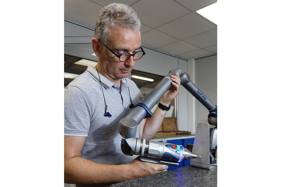 Contrôle bras faro - Groupe STEMAN - Précisément exigeant